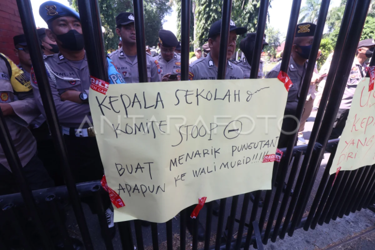 Aksi Tolak Pungutan Di Sekolah ANTARA Sumbar