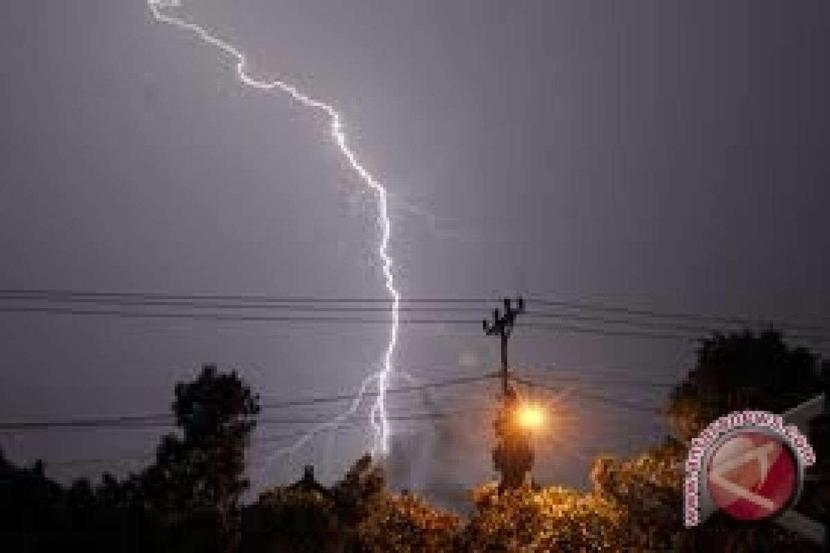 Dua Rumah Rusak Disambar Petir - ANTARA News Kalimantan Timur