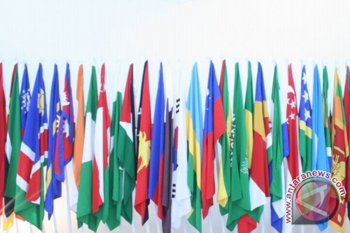 Pengibaran bendera 106 negara awali peringatan KAA - ANTARA News ...