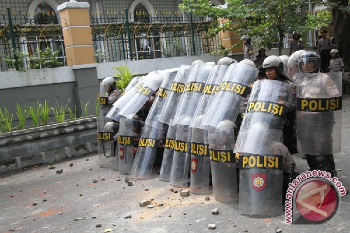 Wakapolri jadi dosen, polisi dan mahasiswa Unpam bentrok - ANTARA News ...
