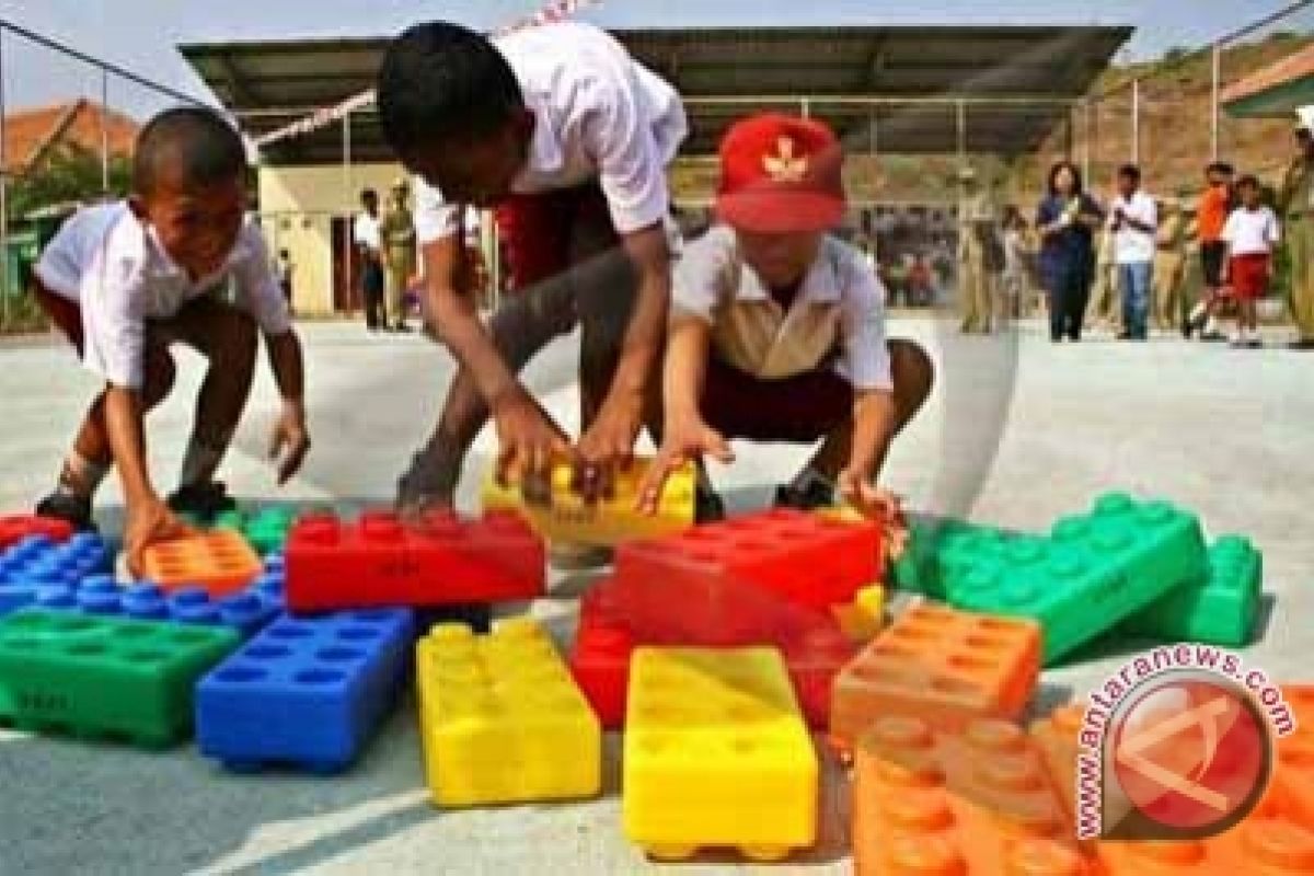 Penyusunan 3.228 balok kreatif masuk Muri - ANTARA News Yogyakarta ...
