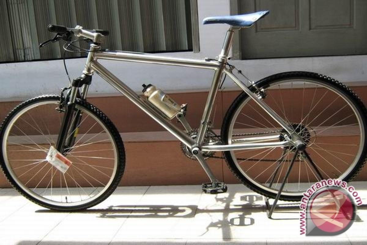 Dosen UGM kembangkan sepeda berbahan alumunium bekas - ANTARA News ...