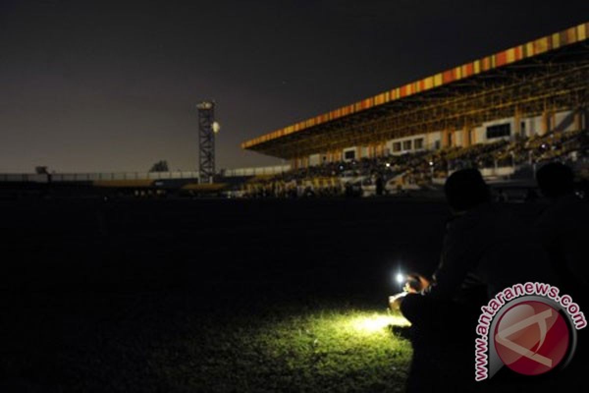 Lampu Stadion Mati - ANTARA News