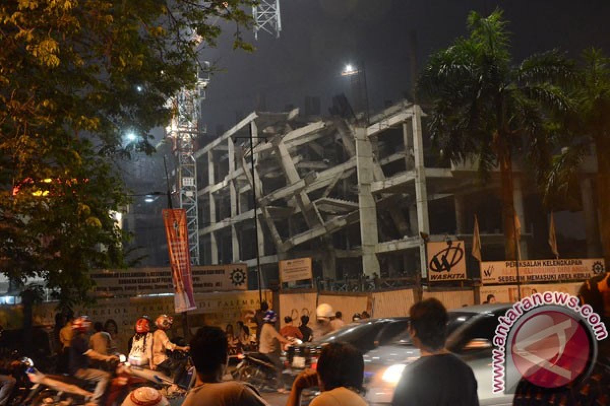 Bangunan Roboh - ANTARA News