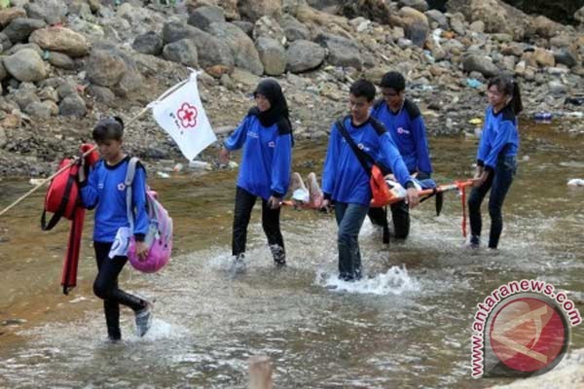 Latihan Palang Merah Remaja - ANTARA News