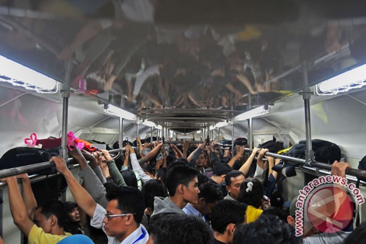Pelayanan KRL - ANTARA News
