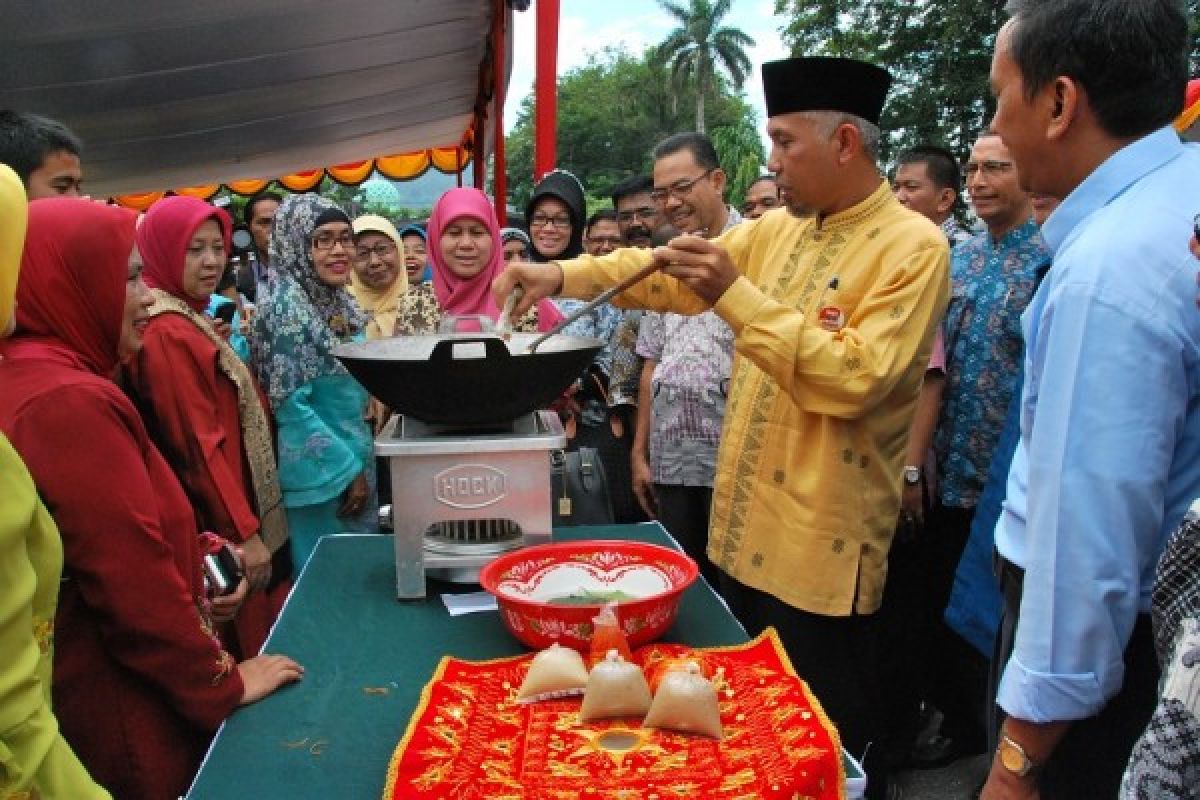 Sepuluh Kecamatan di Padang Lomba Masak Rendang - ANTARA Sumbar