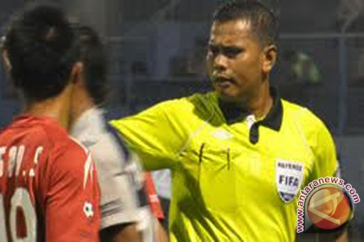 Empat wasit sepak bola Indonesia berlisensi FIFA - ANTARA News Bengkulu
