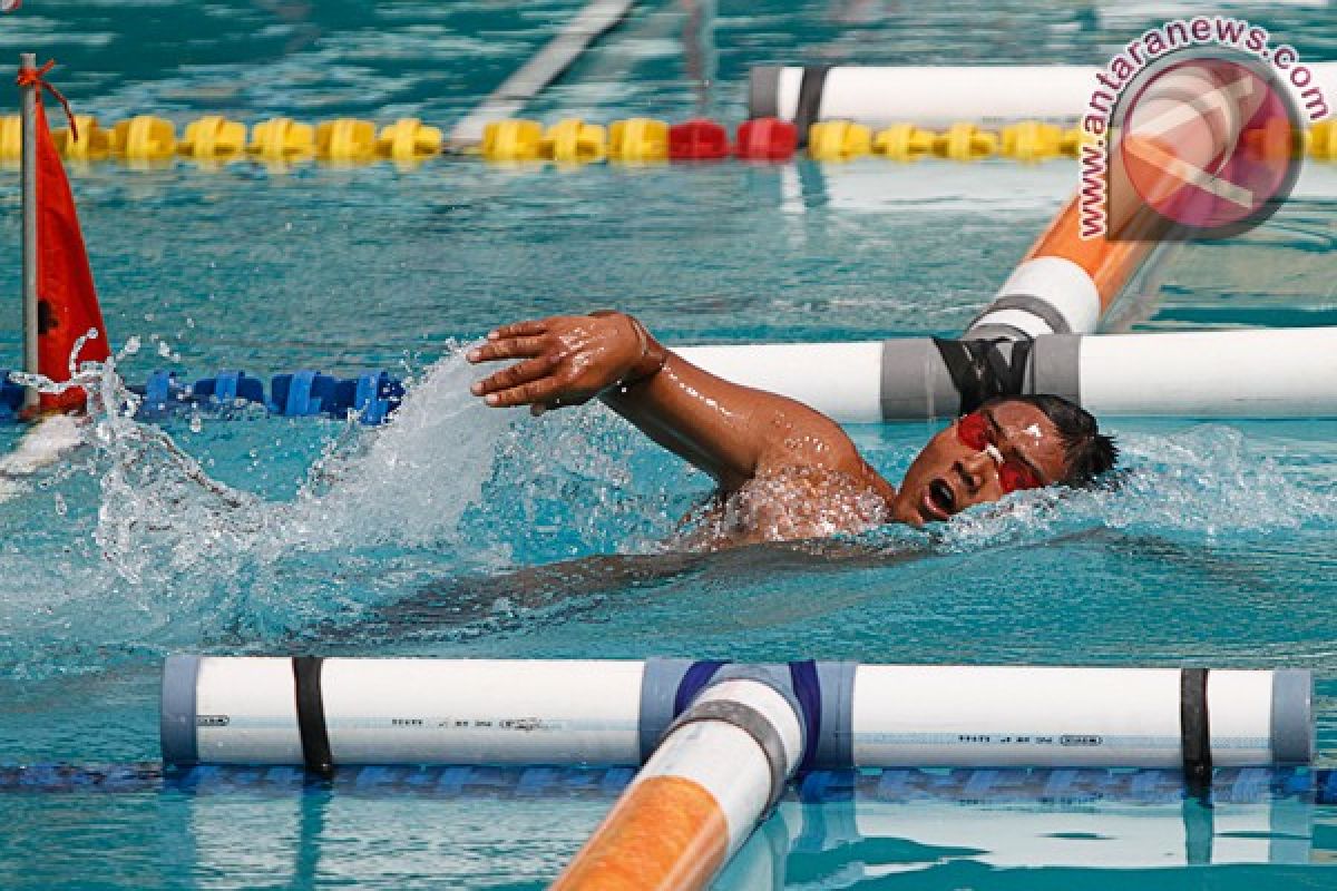 Lomba renang militer - ANTARA News