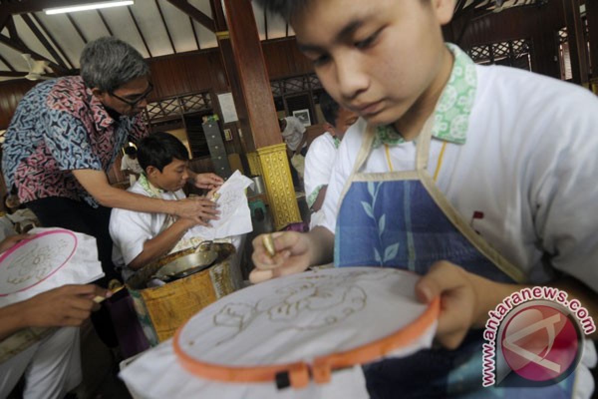 Belajar Membatik - ANTARA News