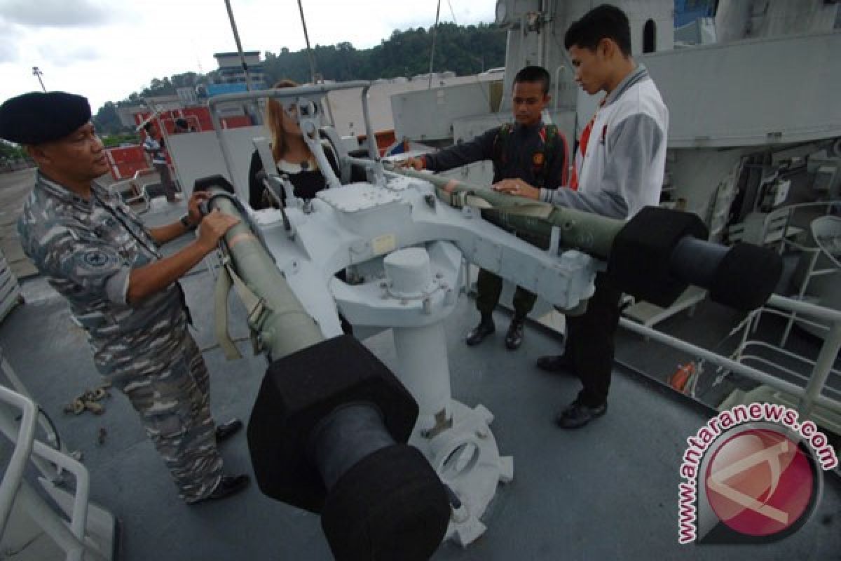 Kunjungi KRI Yos Sudarso - ANTARA News