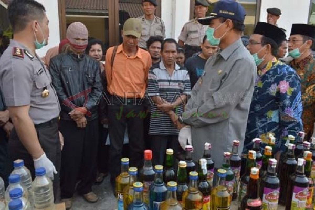 Tersangka Penjual Miras - ANTARA News Jawa Timur