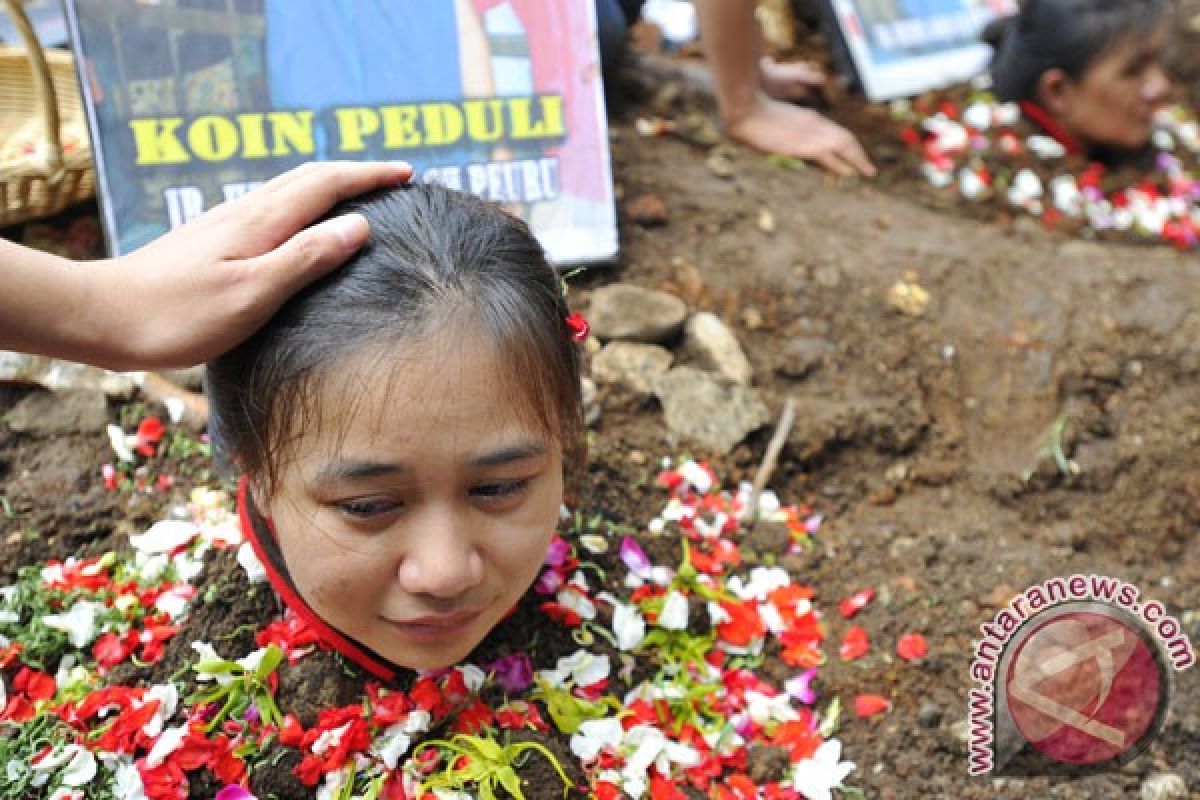 Aksi Kubur Diri - ANTARA News