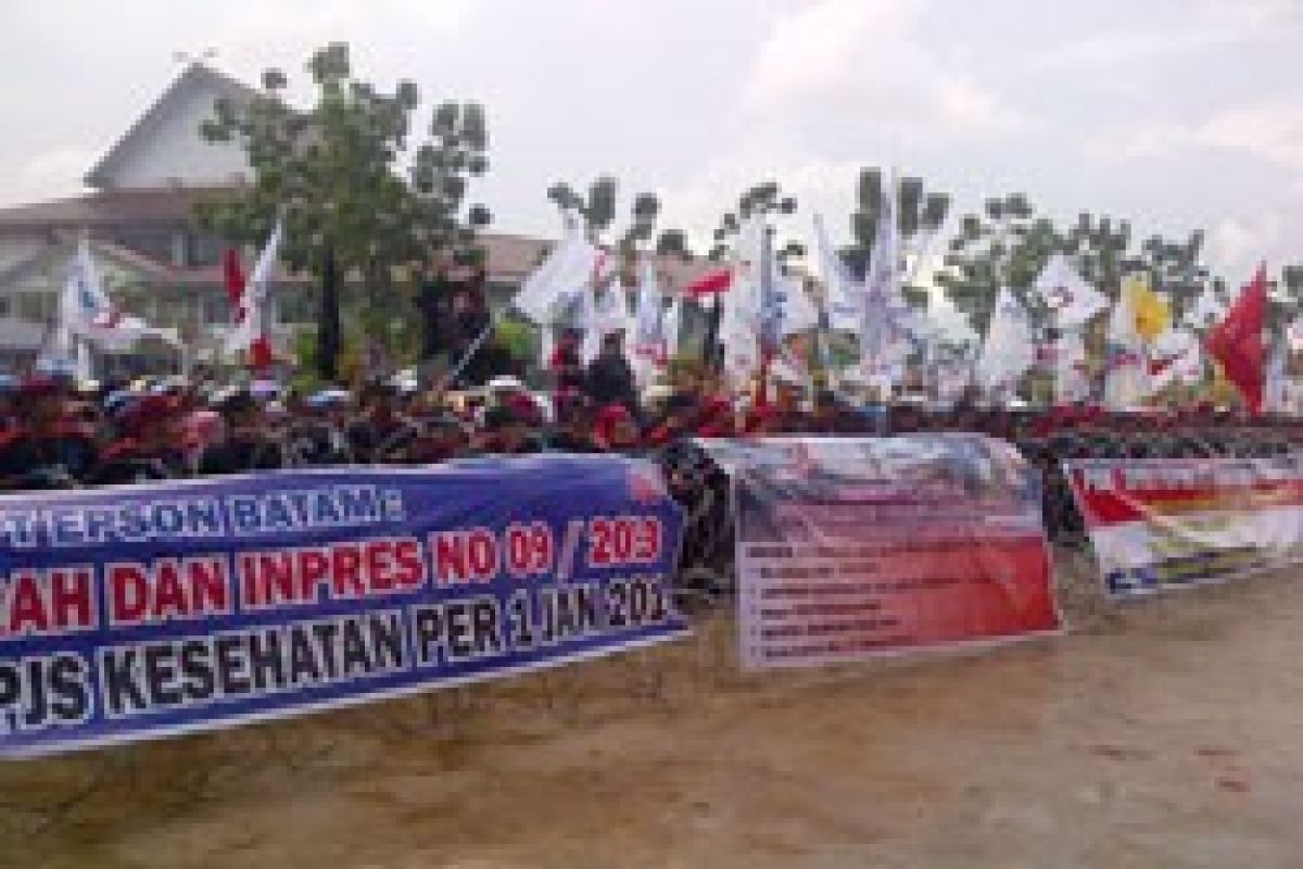 Buruh Batam Kembali Turun ke Jalan - ANTARA News Kepri