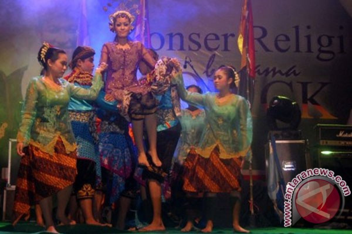 Tarisan Kolosal Otran-otran Pandegan - ANTARA News