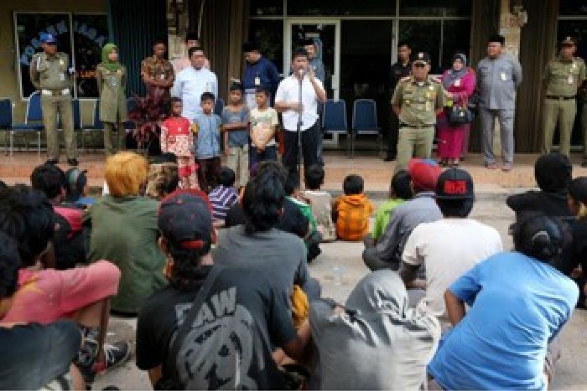 Pemkot Batam Daftarkan Anak Jalanan Masuk BPJS - ANTARA News Kepulauan ...