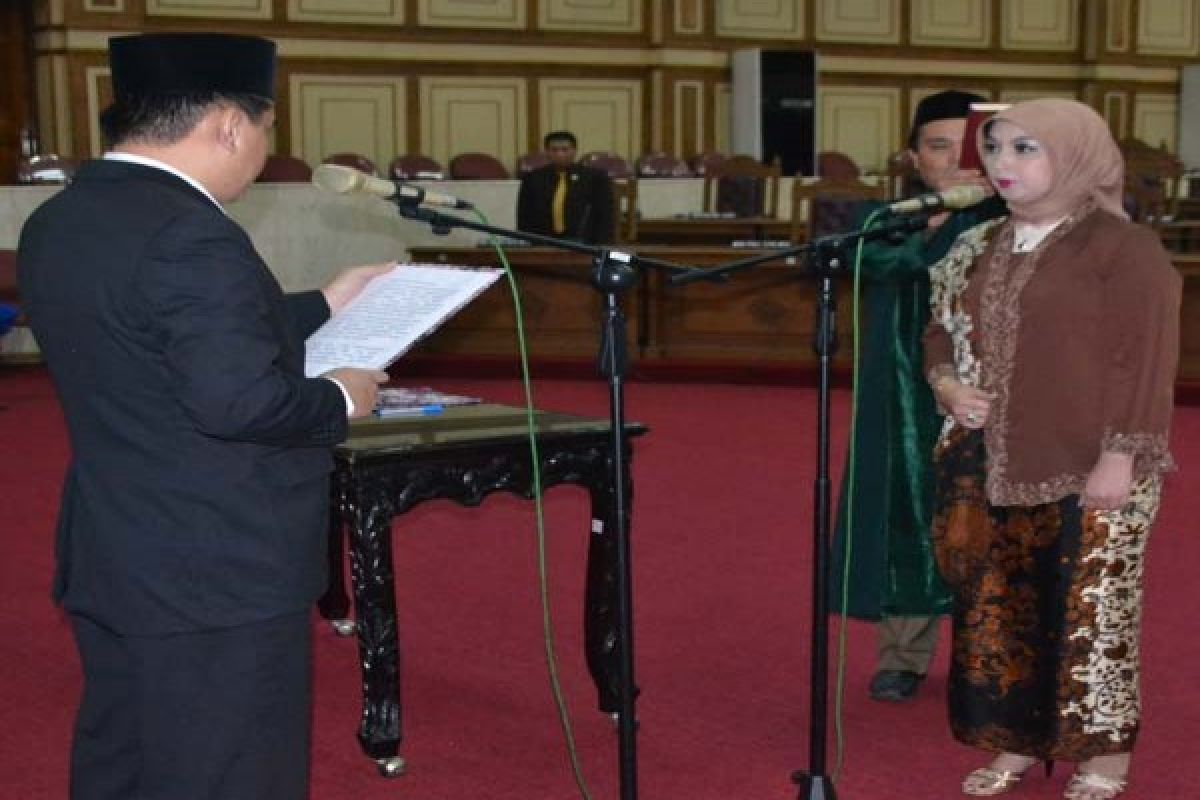 Fatmayani Tombili Dilantik Menjadi Anggota DPRD Sultra - ANTARA News Sulawesi Tenggara