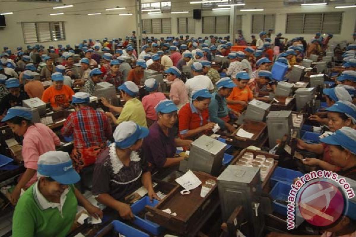 Buruh Linting Rokok - ANTARA News