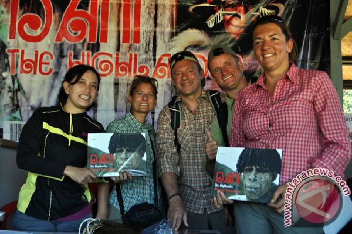 Peluncuran Buku Dani The Highlander Antara News