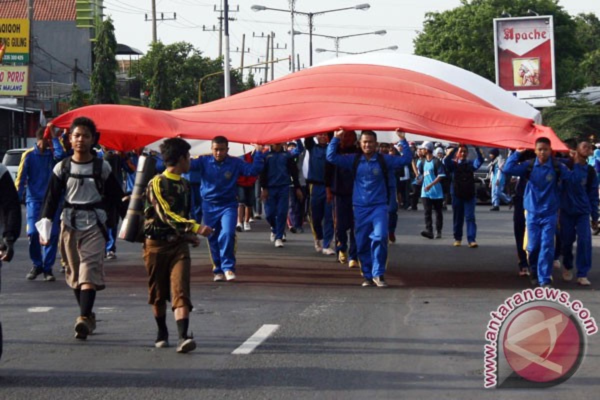 Arak Bendera Merah Putih Raksasa - ANTARA News