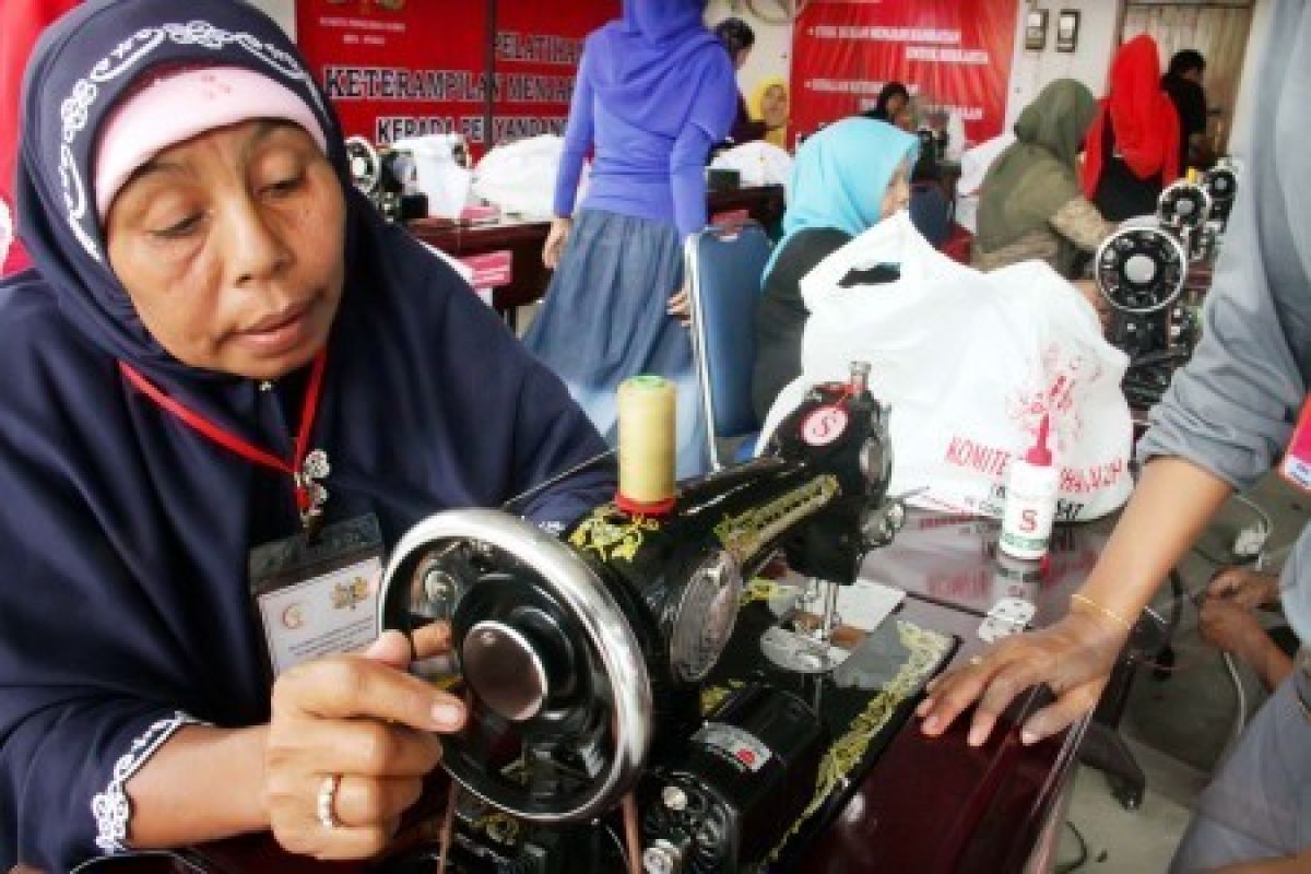 15 Penyandang Cacat Banten Peroleh Keterampilan Menjahit - ANTARA News ... 15 Penyandang Cacat Banten Peroleh Keterampilan Menjahit - ANTARA News ...