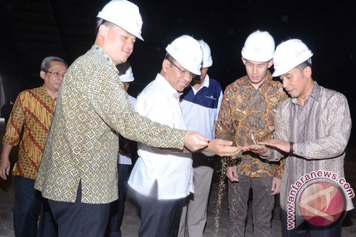 Menperin Meninjau Dua Pabrik Gula Rafinasi - ANTARA News