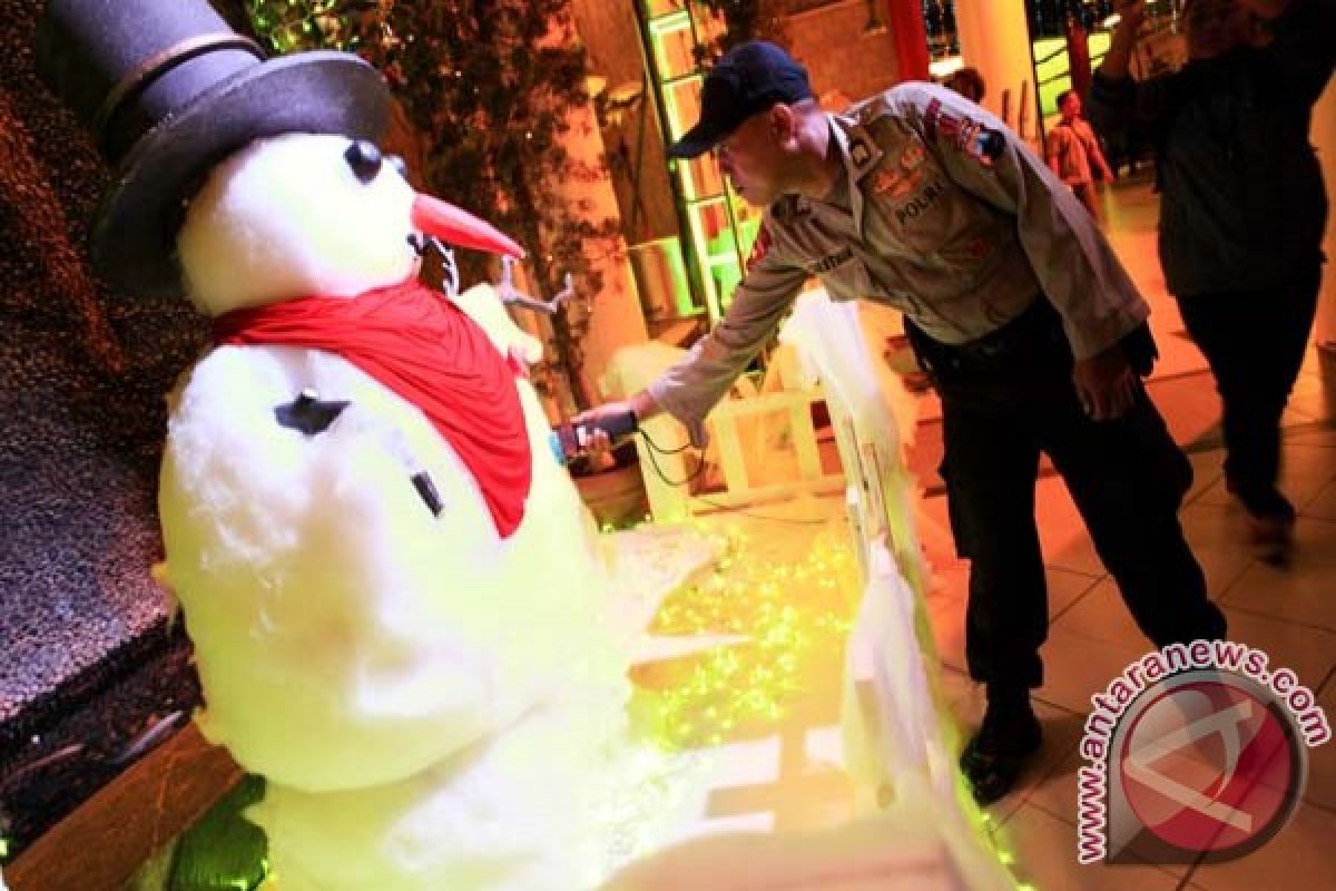 Pasukan Jibom sterilisasi gereja di Solo - ANTARA News