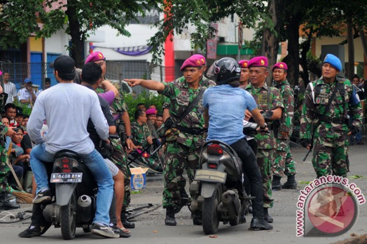 Hadang Eksekusi Lahan TNI AL - ANTARA News Hadang Eksekusi Lahan TNI AL - ANTARA News