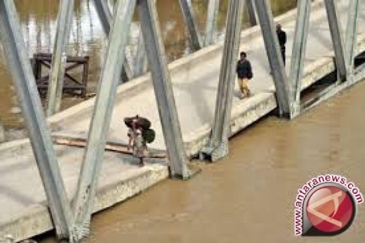 Jembatan penghubung Papua-PNG putus diterjang banjir - ANTARA News Papua