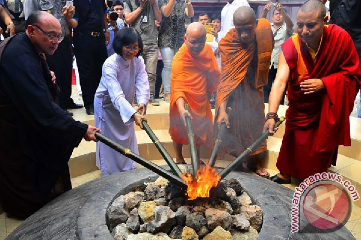 Pengambilan Api Dharma Waisak - ANTARA News