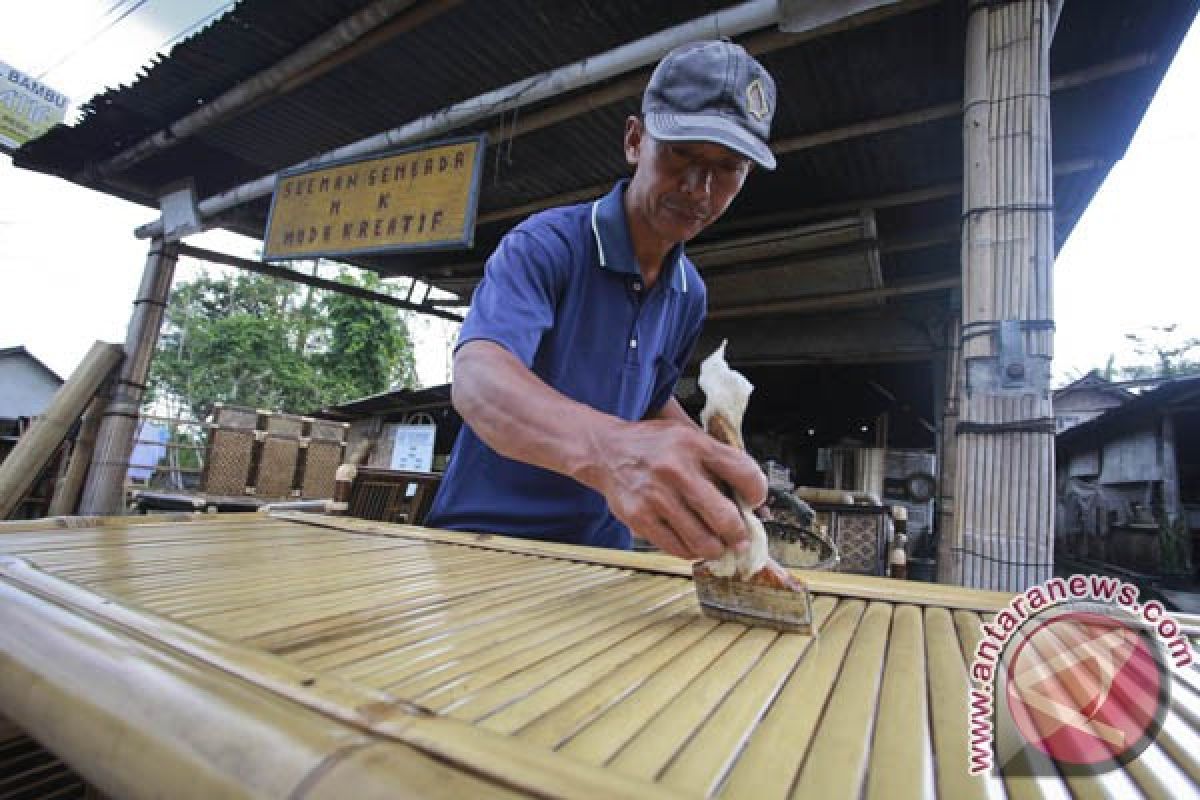 Perajin meubel bambu - ANTARA News Yogyakarta - Berita Terkini Yogyakarta