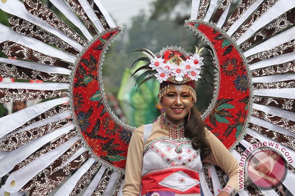 Tretes Fashion Carnival - ANTARA News Jawa Timur