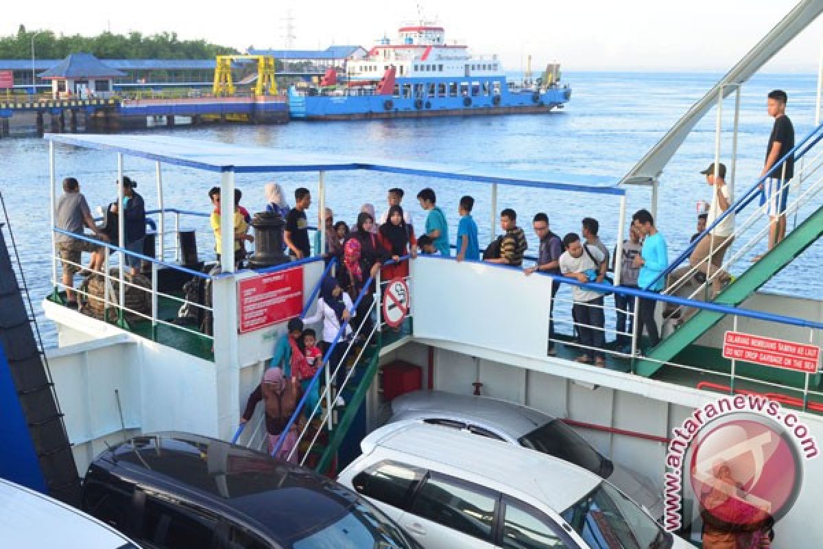 Penyeberangan Selat Bali - ANTARA News