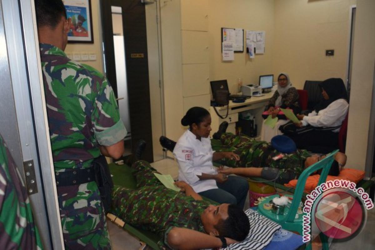 Korem 173/PVB partisipasi donor darah wujudkan kepedulian TNI - ANTARA ...
