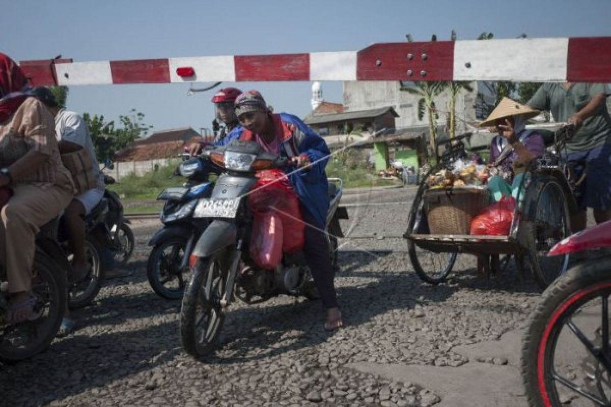 Awas, Terobos Perlintasan KA Terancam Pidana Kurungan - ANTARA News Jateng