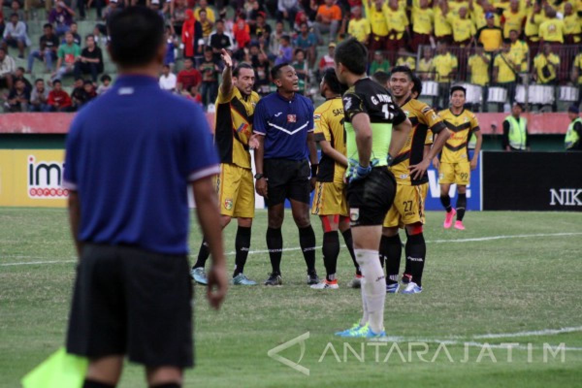 PSSI: Tak Ada Ruang Kekerasan terhadap Wasit - ANTARA News Jawa Timur