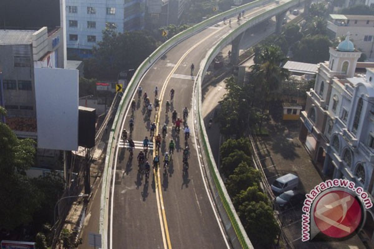 Bersepeda Di Jalan Layang - ANTARA News