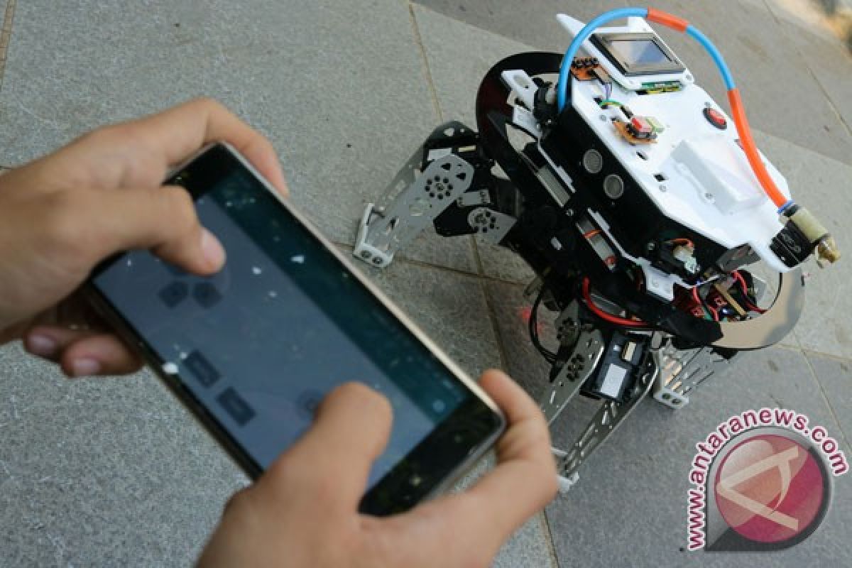 Prototipe Robot Pemadam Api - ANTARA News