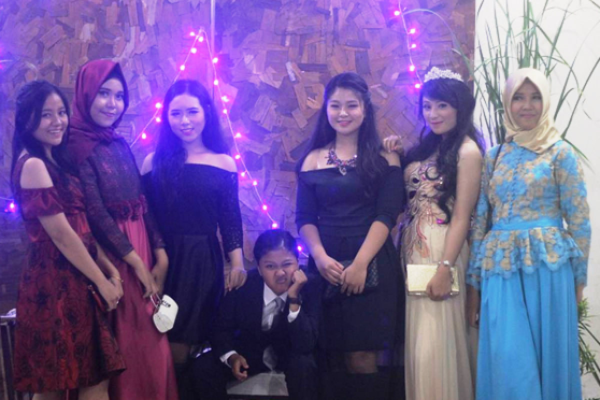 Pesta prom, akhir manis dunia putih abu-abu - ANTARA News