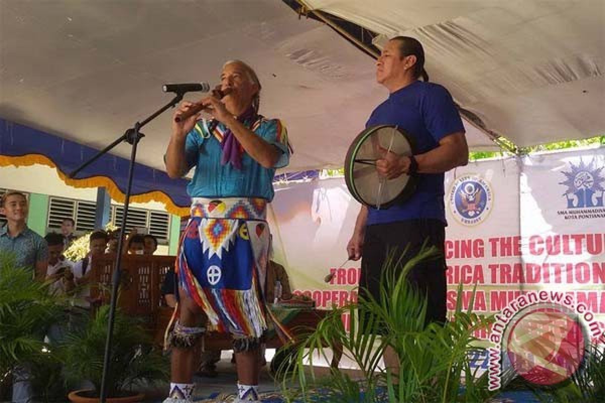 Seniman Suku Lakota - ANTARA News Kalimantan Barat