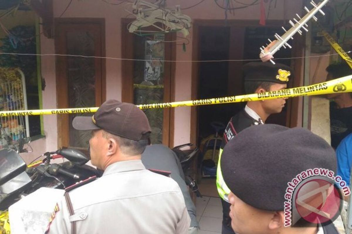 Bom Kampung Melayu - Penuturan Tetangga Mengenai Tersangka Pelaku - ANTARA News Bangka Belitung