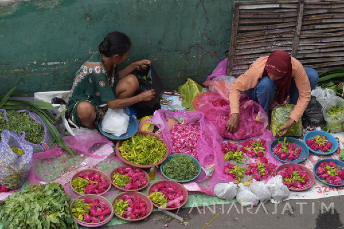 Penjual Bunga Tabur - ANTARA News Jawa Timur