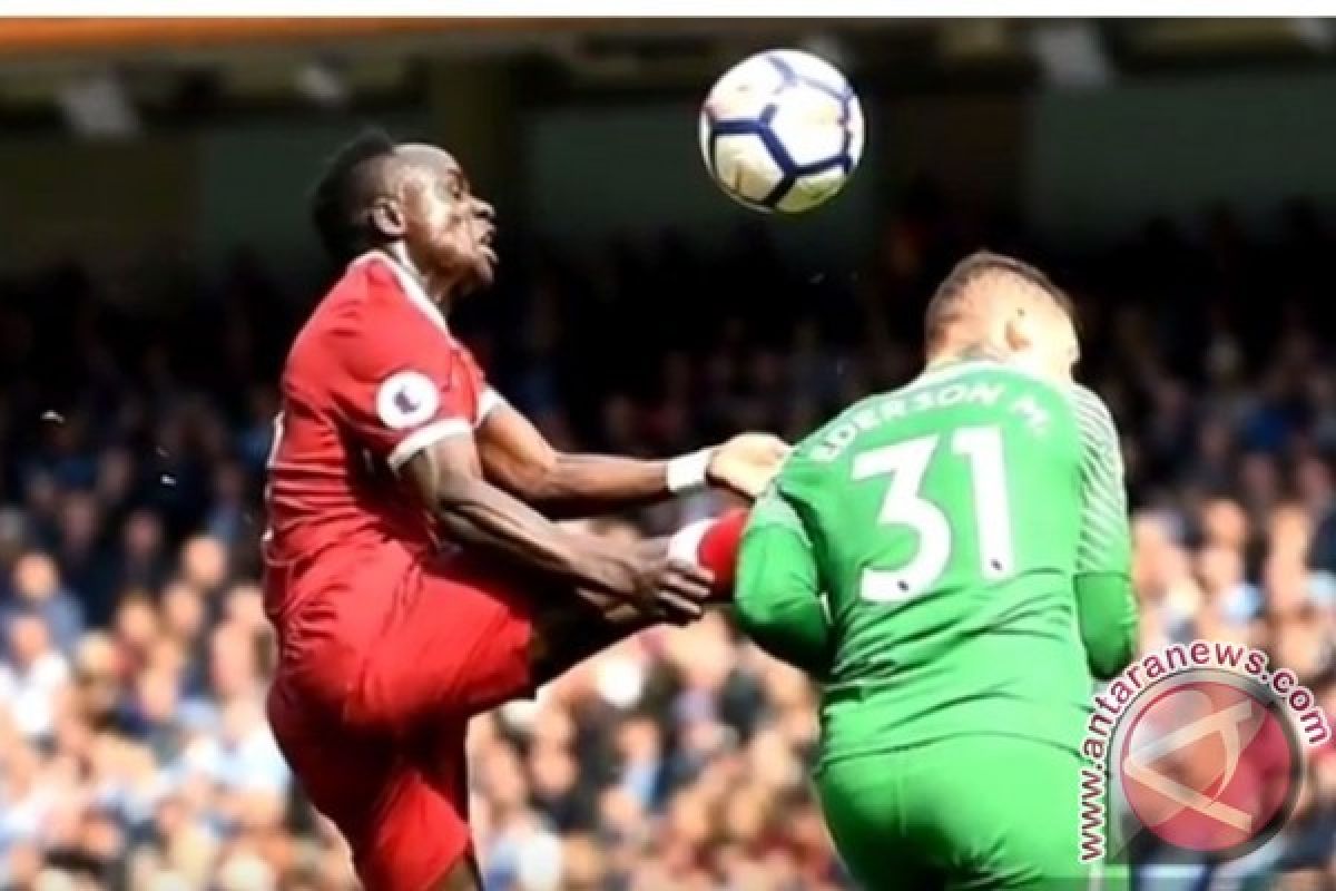Kondisi Kiper Man City Setelah Terkena Sepakan Mane - ANTARA News ...