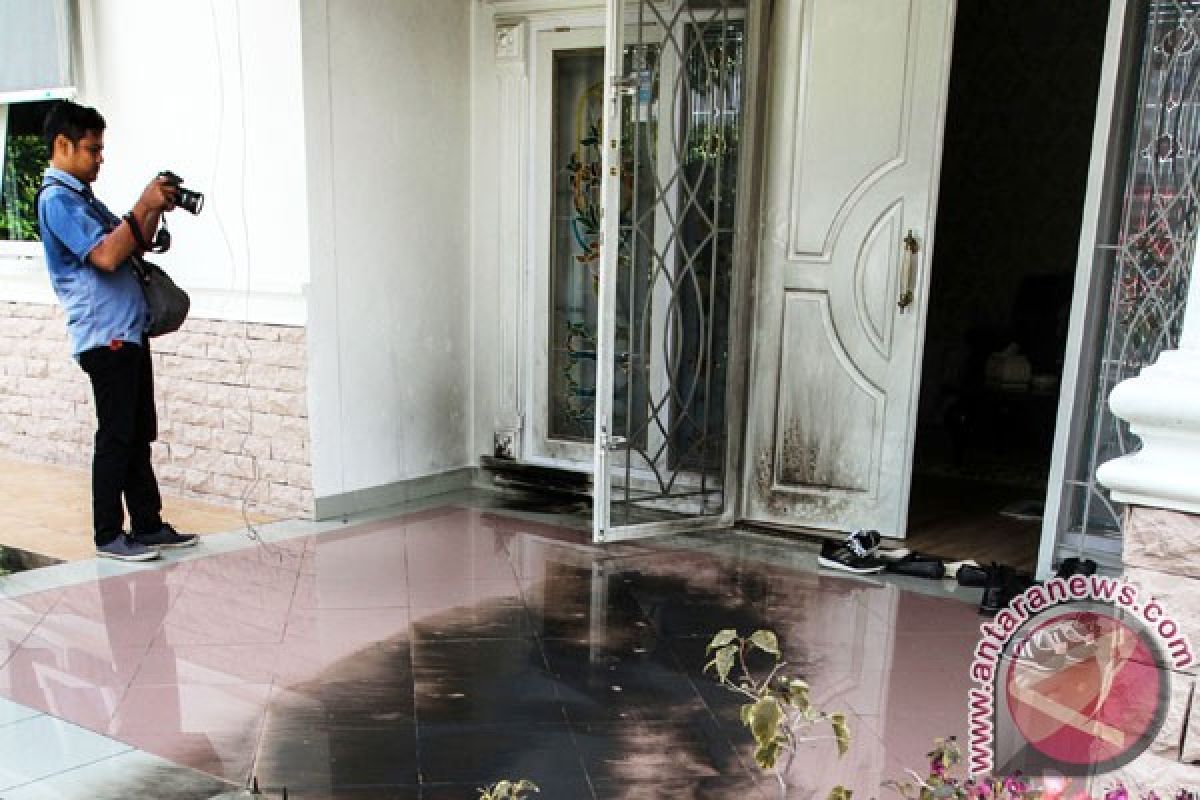 Rumah Anggota Dprd Riau Dilempari Bom Molotov Antara News