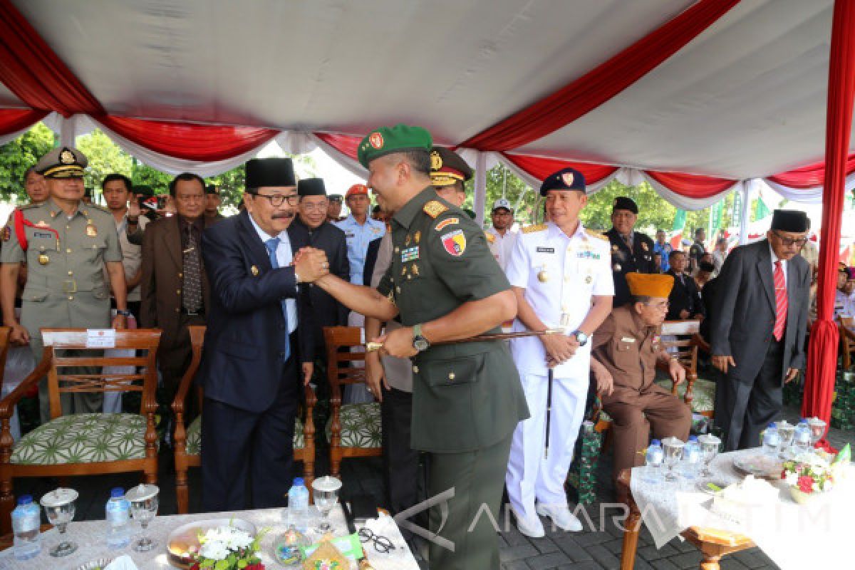 Pangdam V/Brawijaya: TNI-Rakyat Miliki Hubungan Biologis - ANTARA News Jawa Timur