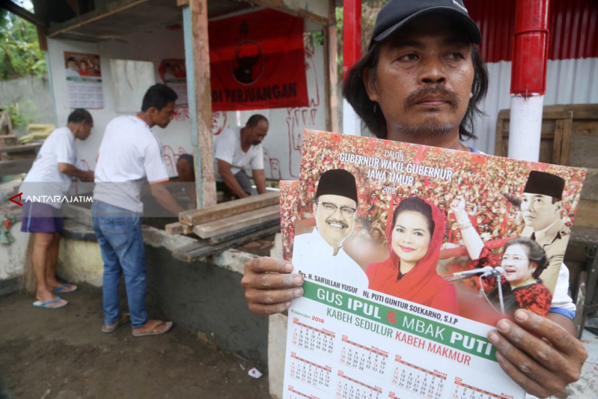 Relawan Rungkut Menanggal Kerja Bakti Dirikan Posko Gus Ipul-Puti ... Relawan Rungkut Menanggal Kerja Bakti Dirikan Posko Gus Ipul-Puti ...