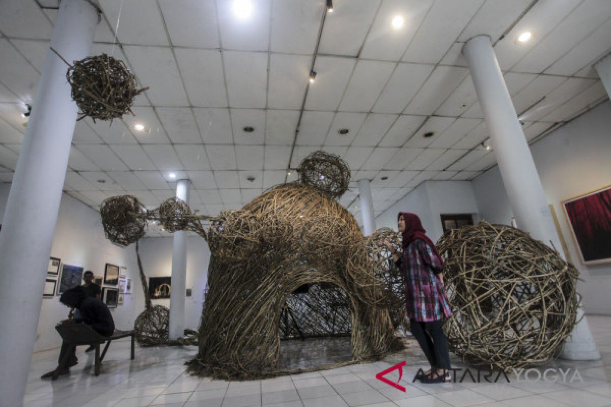 PAMERAN SENI RUPA LENG - ANTARA News Yogyakarta - Berita Terkini ...
