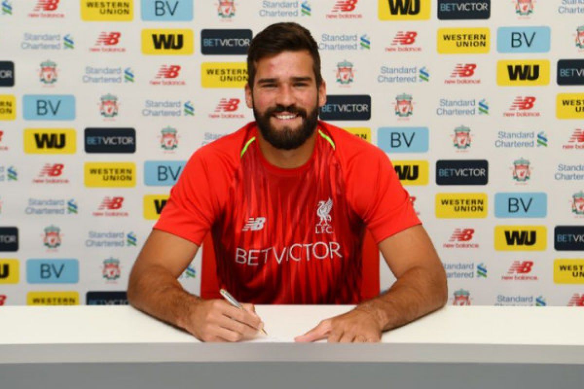 Liverpool buat Alisson jadi kiper dengan bayaran rekor dunia - ANTARA News