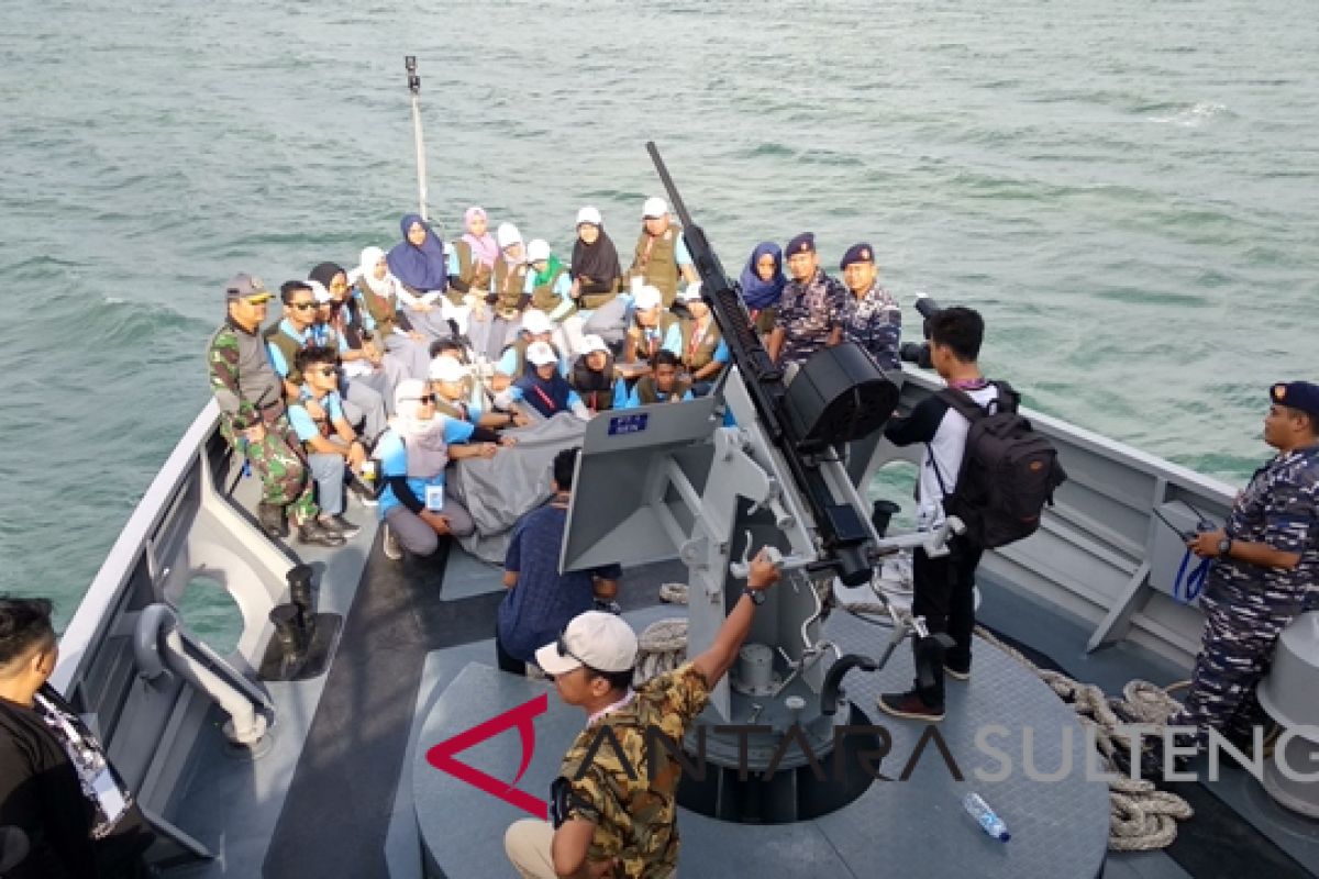 Keliling Teluk Palu dengan KAL Pulau Pasoso bersama peserta SMN ...