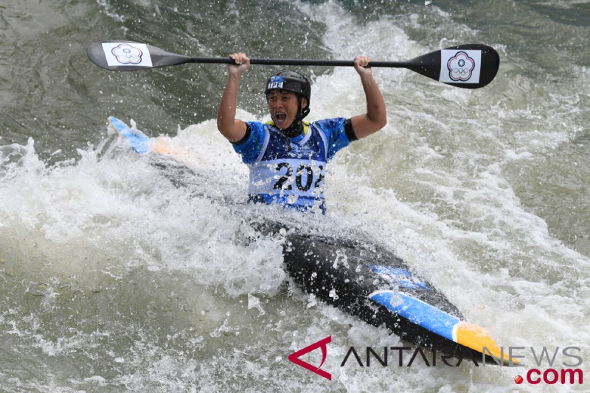 Medali Emas Kayak Slalom Putri - ANTARA News